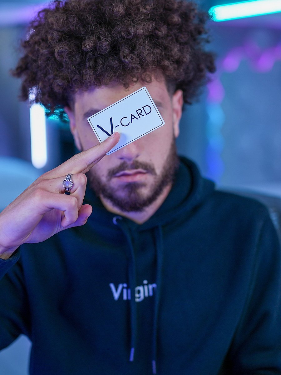 White V-Card | iamLucid